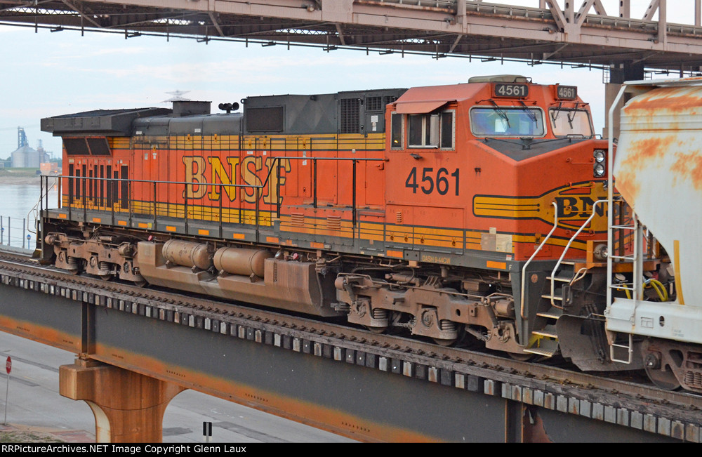 BNSF 4561